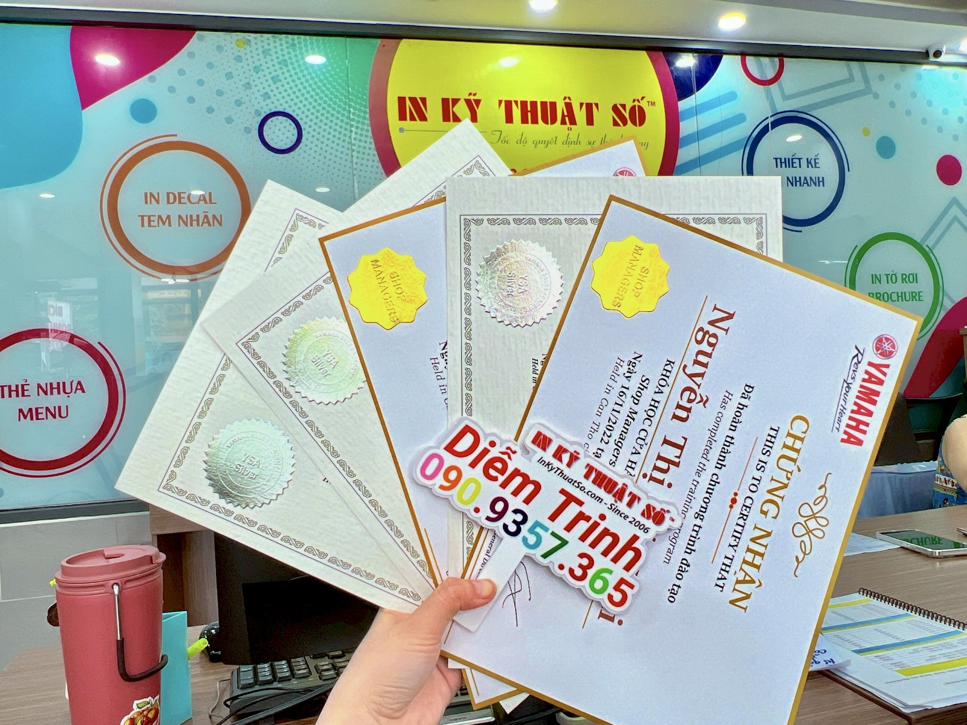 In chứng nhận giấy mỹ thuật nhũ bạc S15, ép kim, dập nổi logo màu vàng ...