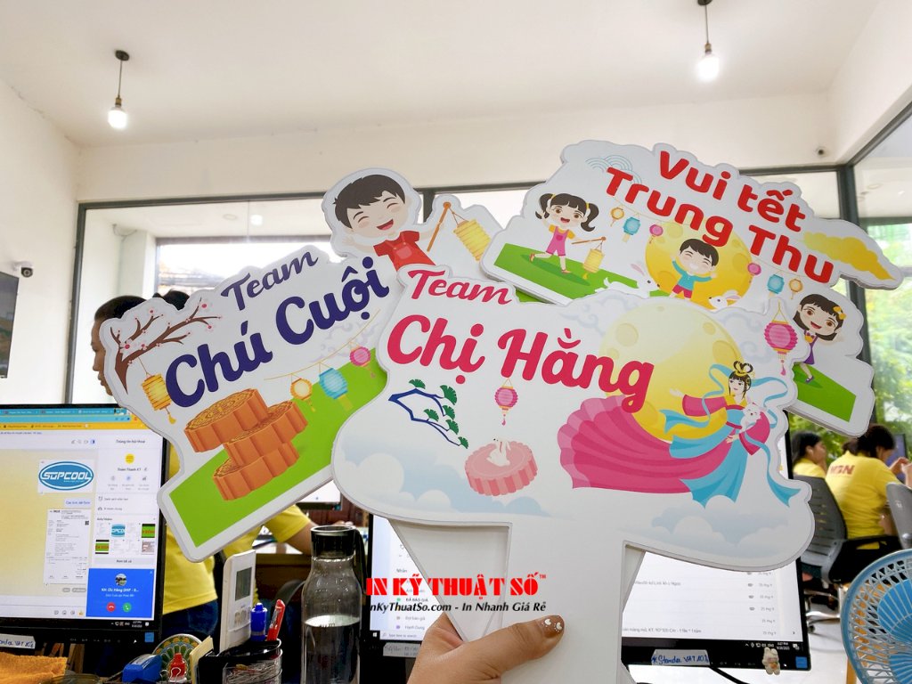 In hashtag cầm tay Vui Tết Trung Thu, team chị Hằng, team chú Cuội ...