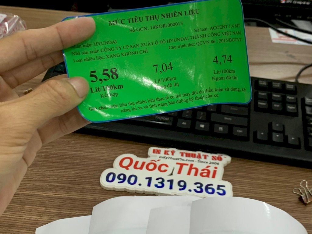 In tem tiêu thụ nhiên liệu, in Decal dán ngược lên cửa kính xe hơi ...