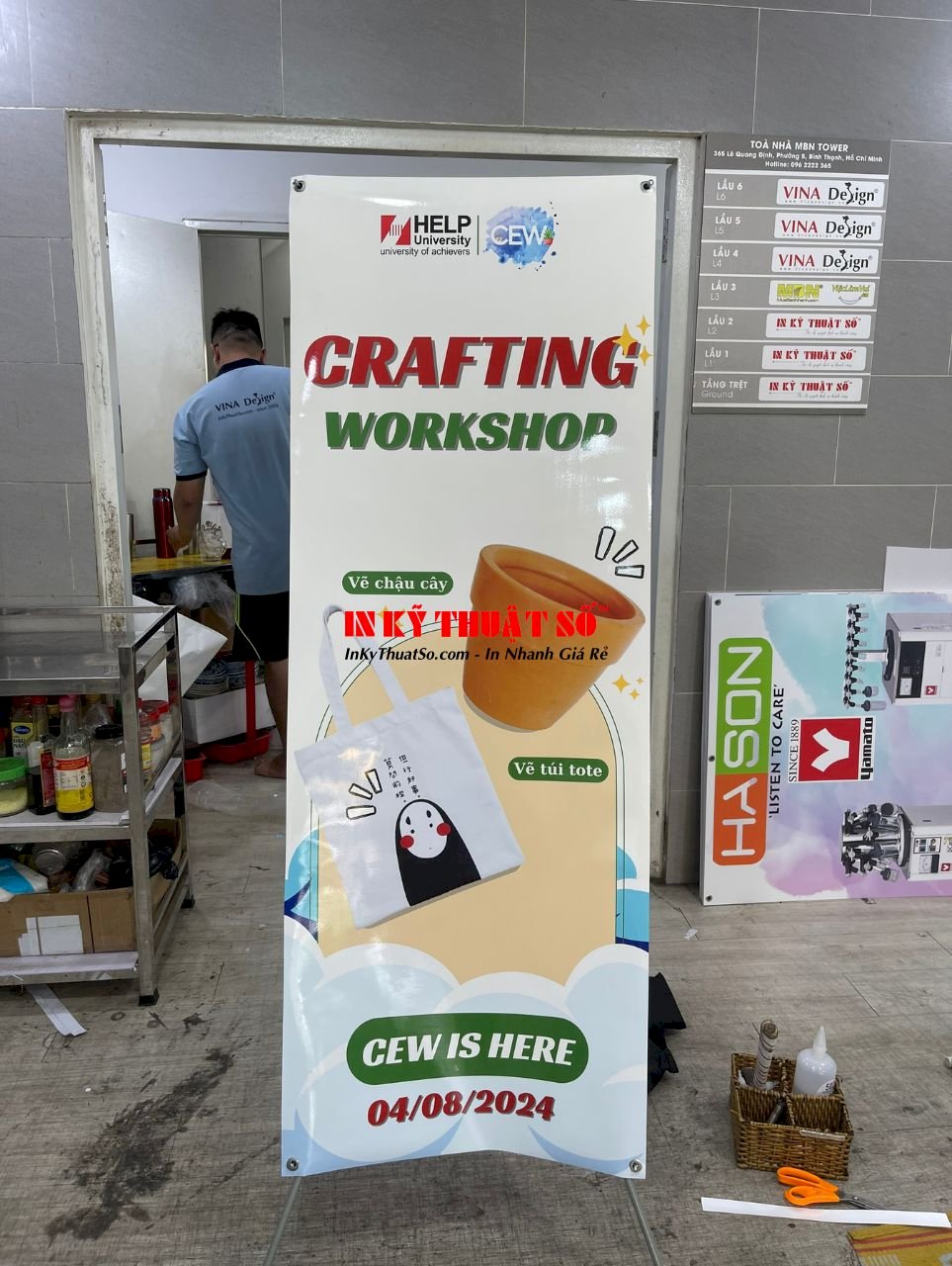 In poster nhanh cho sự kiện Crafting Workshop, lắp standee chân X khổ ...