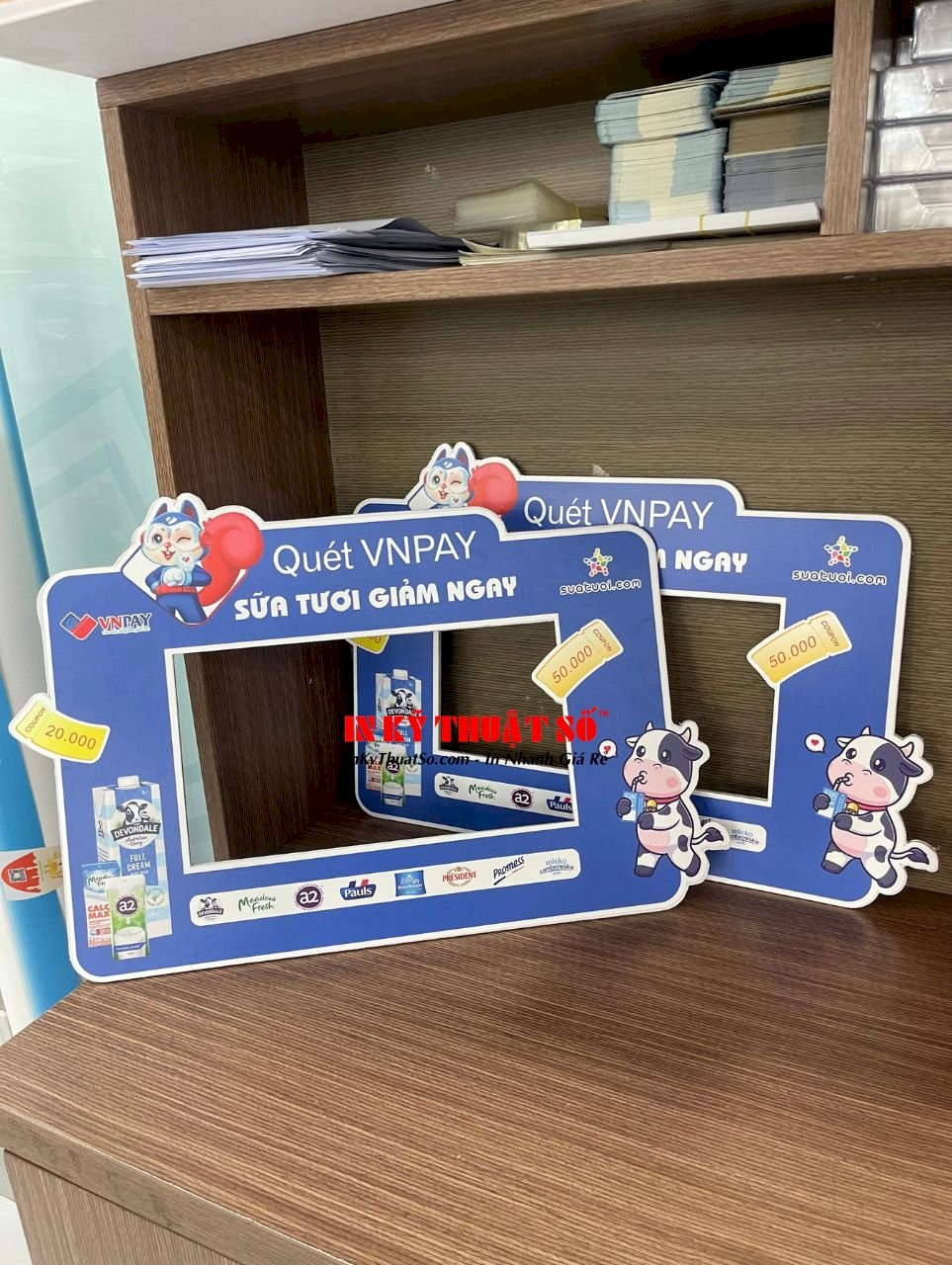 Làm khung checkin chụp ảnh sự kiện nhãn hàng sữa tươi nhập khẩu, in ...