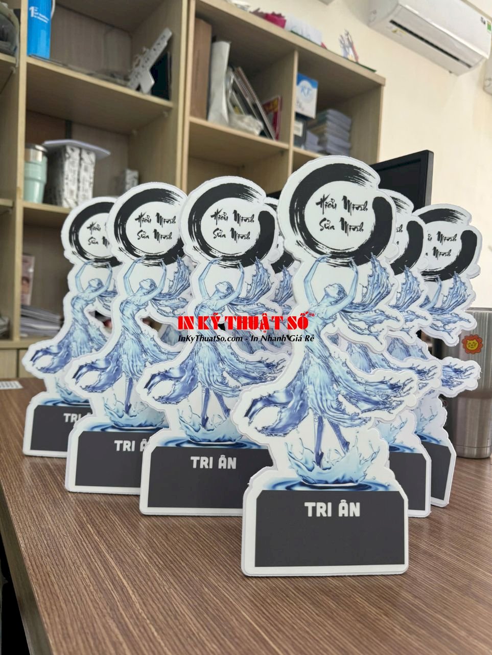 In ảnh lên chất liệu Formex làm standee để bàn quà tặng Tri ân Hiểu ...