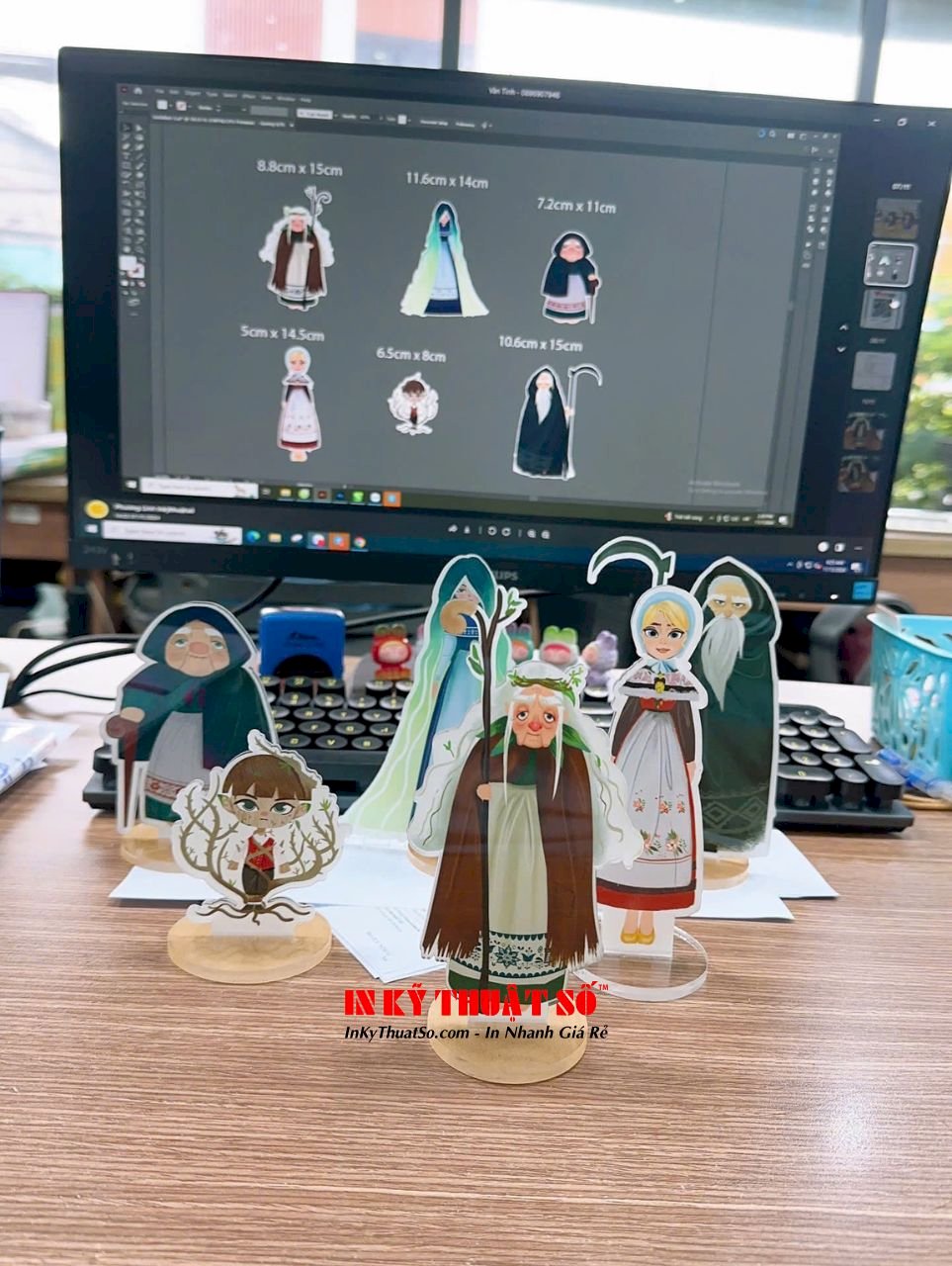 In Standee Mica nhân vật truyện tranh Comic Character Design, in UV ...