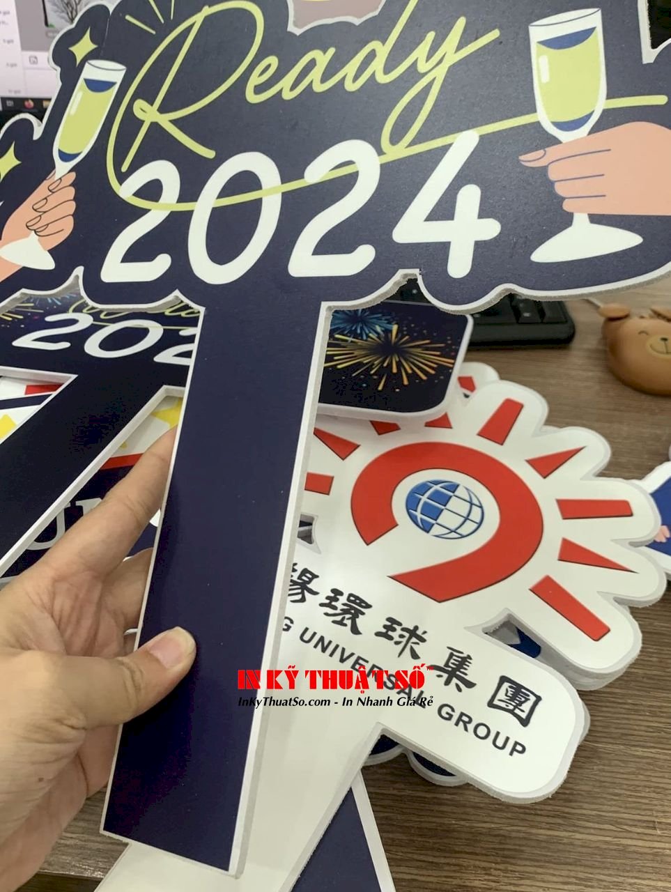 In hashtag cầm tay tất niên công ty, bảng tên cầm tay tiệc cuối năm YEP ...