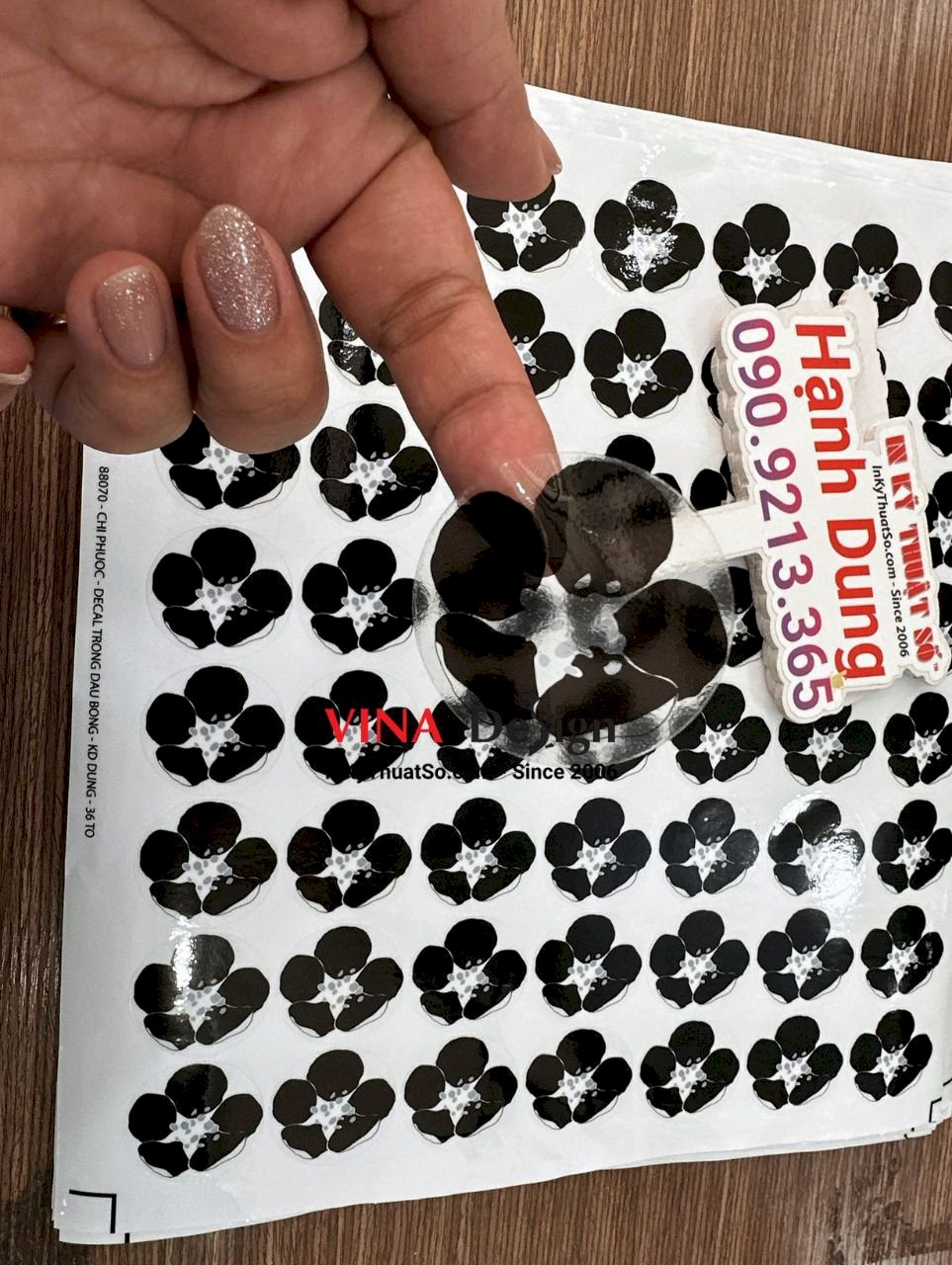 In Sticker tem tròn Decal trong Logo thương hiệu thời trang nữ dán niêm ...