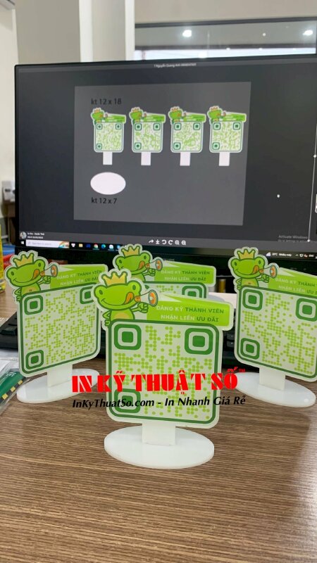 In standee mica để bàn quảng cáo, giới thiệu sản phẩm, quét mã QR, menu ...